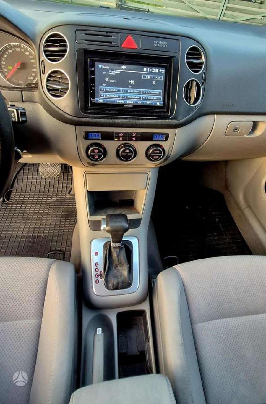 Pelēks Volkswagen Golf Plus 2005 Viļņa, ar dzinēja tilpumu 1.97 L un nobraukumu 280 tūkst. km par 1900 €, foto 15 vietnē AUTOMOTO.COM.LV