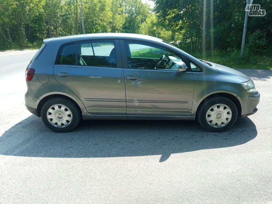 Grey Volkswagen Golf Plus 2005 in Vilnius, with an engine capacity of 1.90 L and mileage of 294 thousand km for 1590 €, photo 8 on AUTOMOTO.COM.LV