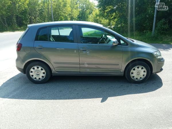 Pelēks Volkswagen Golf Plus 2005 Viļņa, ar dzinēja tilpumu 1.90 L un nobraukumu 294 tūkst. km par 1590 €, foto 7 vietnē AUTOMOTO.COM.LV