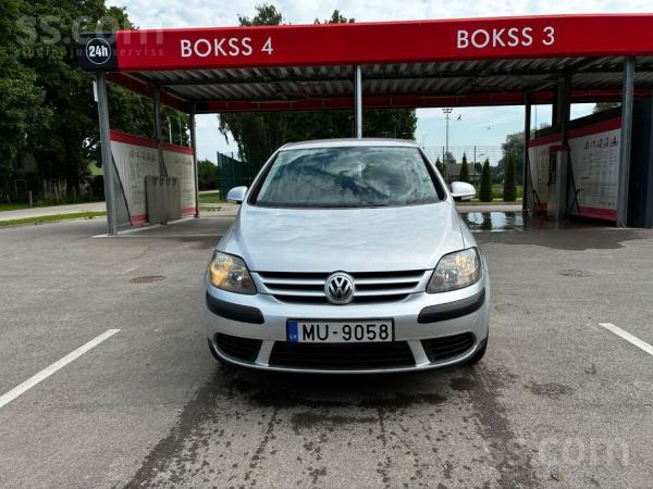 Grey Volkswagen Golf Plus 2005 in Bauska, with an engine capacity of 1.40 L and mileage of 320 thousand km for 1950 €, photo 1 on AUTOMOTO.COM.LV