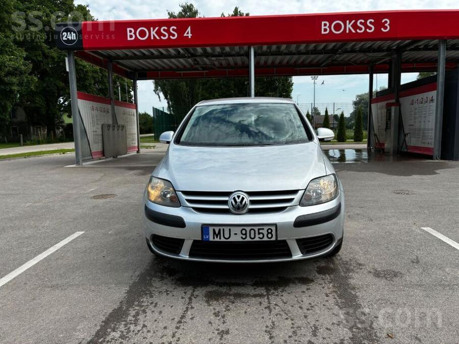 Grey Volkswagen Golf Plus 2005 in Bauska, with an engine capacity of 1.40 L and mileage of 320 thousand km for 1950 €, photo 1 on AUTOMOTO.COM.LV