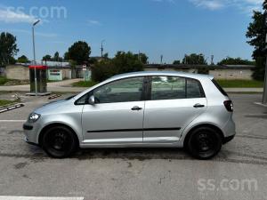 Grey Volkswagen Golf Plus 2005 in Bauska, with an engine capacity of 1.40 L and mileage of 320 thousand km for 1950 €, photo 3 on AUTOMOTO.COM.LV