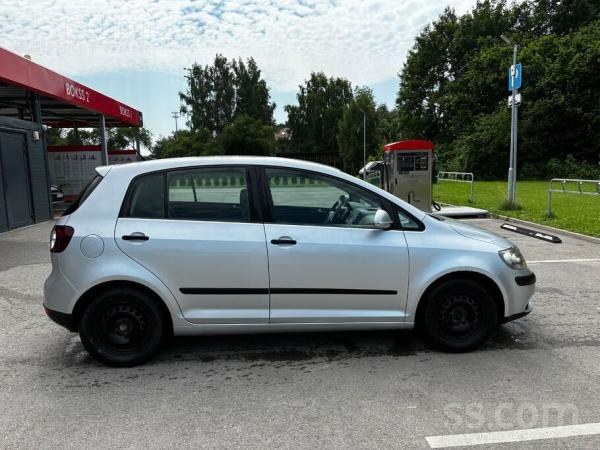 Grey Volkswagen Golf Plus 2005 in Bauska, with an engine capacity of 1.40 L and mileage of 320 thousand km for 1950 €, photo 3 on AUTOMOTO.COM.LV