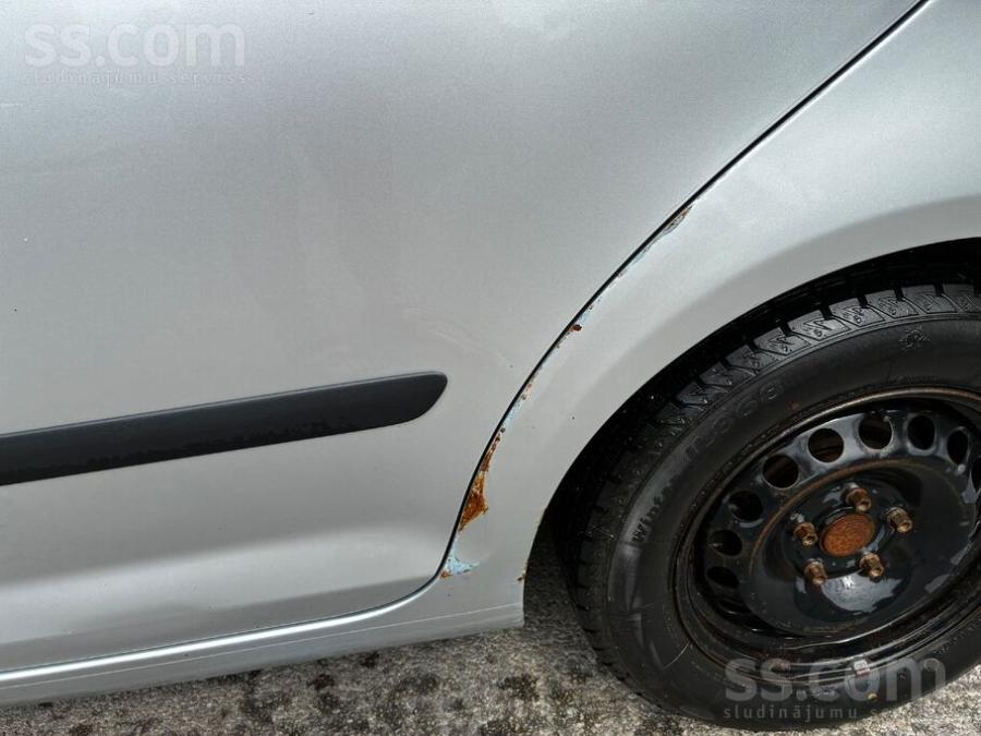 Grey Volkswagen Golf Plus 2005 in Bauska, with an engine capacity of 1.40 L and mileage of 320 thousand km for 1950 €, photo 6 on AUTOMOTO.COM.LV