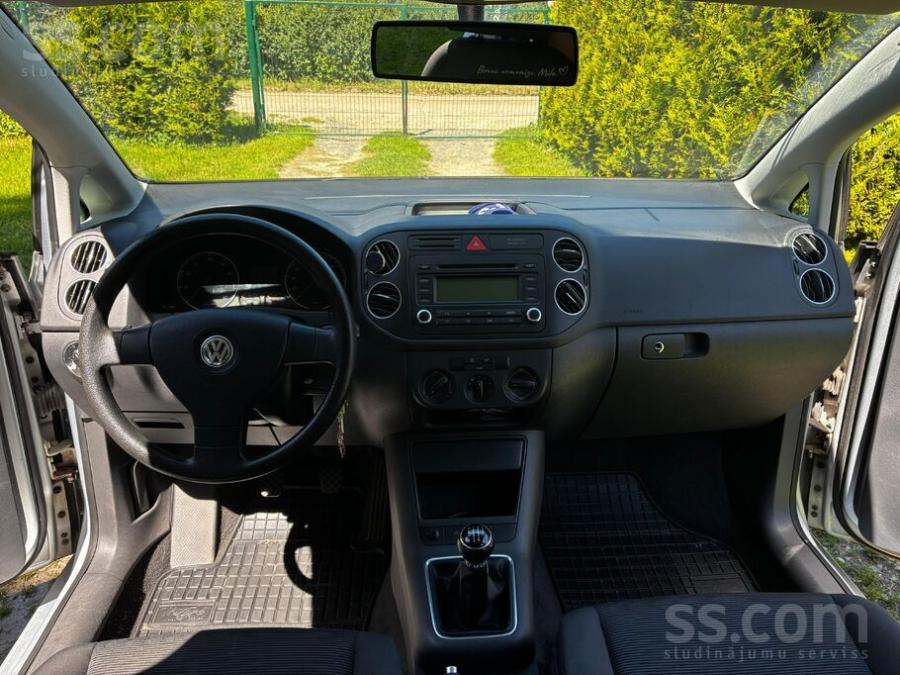 Grey Volkswagen Golf Plus 2005 in Bauska, with an engine capacity of 1.40 L and mileage of 320 thousand km for 1950 €, photo 8 on AUTOMOTO.COM.LV