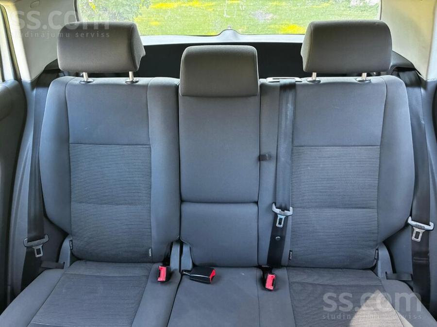 Grey Volkswagen Golf Plus 2005 in Bauska, with an engine capacity of 1.40 L and mileage of 320 thousand km for 1950 €, photo 9 on AUTOMOTO.COM.LV