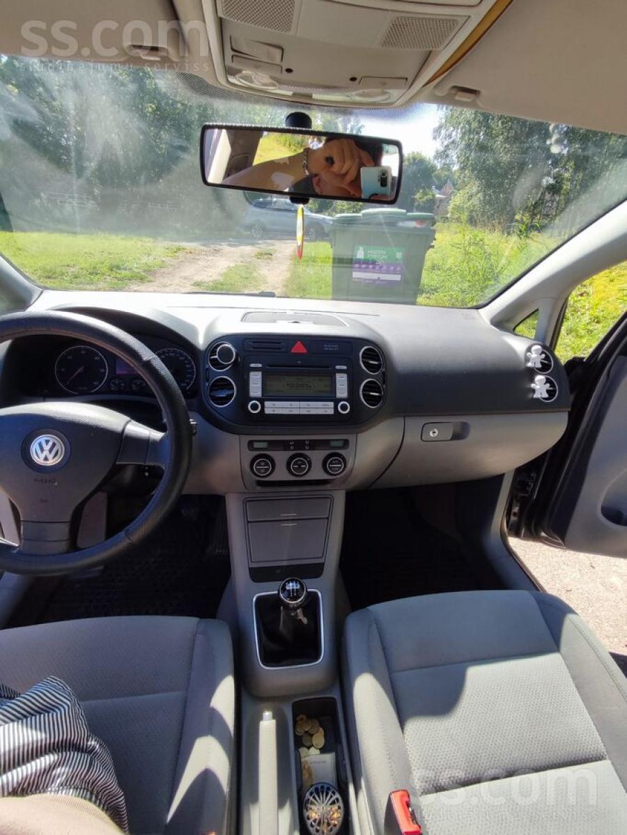 Pelēks Volkswagen Golf Plus 2005 Rīga, ar dzinēja tilpumu 1.90 L un nobraukumu 358 tūkst. km par 1350 €, foto 9 vietnē AUTOMOTO.COM.LV