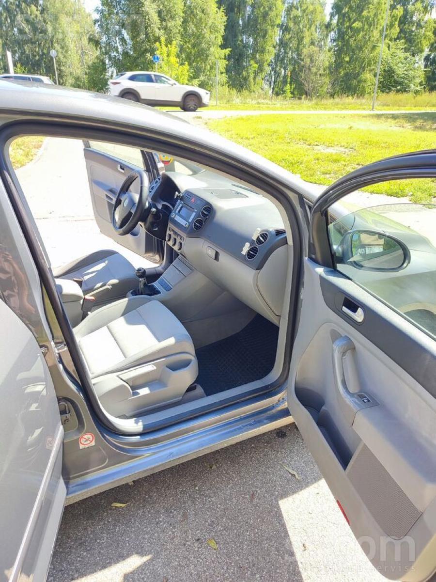 Pelēks Volkswagen Golf Plus 2005 Rīga, ar dzinēja tilpumu 1.90 L un nobraukumu 358 tūkst. km par 1350 €, foto 11 vietnē AUTOMOTO.COM.LV
