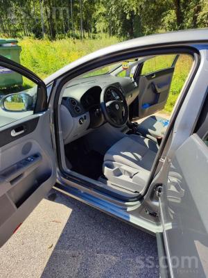 Pelēks Volkswagen Golf Plus 2005 Rīga, ar dzinēja tilpumu 1.90 L un nobraukumu 358 tūkst. km par 1350 €, foto 12 vietnē AUTOMOTO.COM.LV