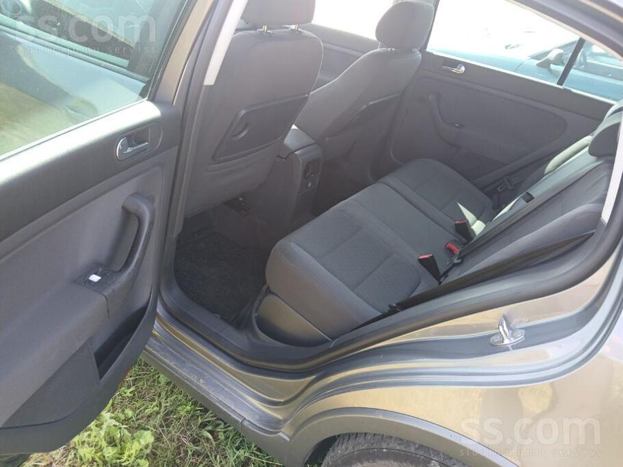 Pelēks Volkswagen Golf Plus 2005 Talsi, ar dzinēja tilpumu 2.00 L un nobraukumu 326 tūkst. km par 1850 €, foto 6 vietnē AUTOMOTO.COM.LV