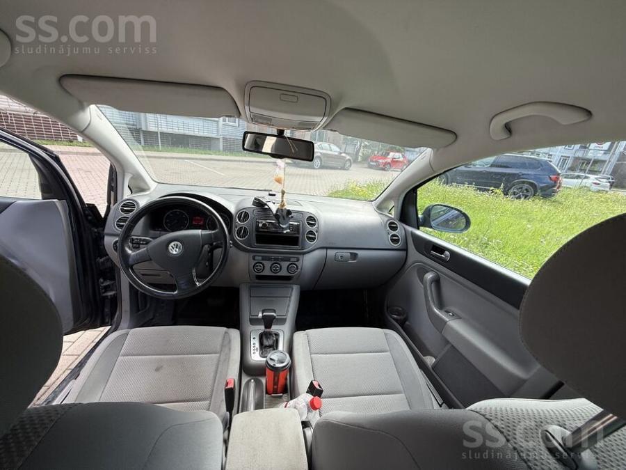 Grey Volkswagen Golf Plus 2005 in Riga, with an engine capacity of 2.00 L and mileage of 310 thousand km for 1000 €, photo 4 on AUTOMOTO.COM.LV