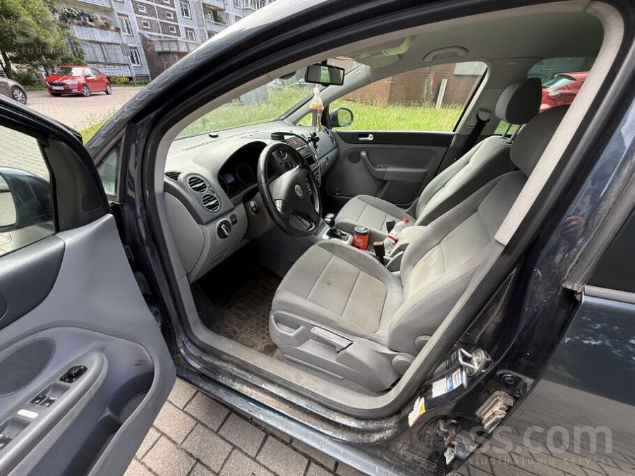 Grey Volkswagen Golf Plus 2005 in Riga, with an engine capacity of 2.00 L and mileage of 310 thousand km for 1000 €, photo 5 on AUTOMOTO.COM.LV