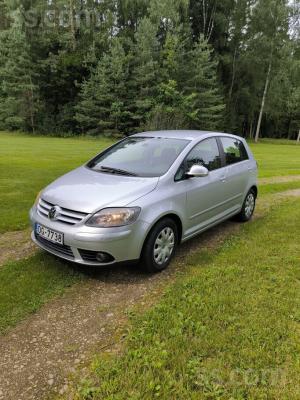 Pelēks Volkswagen Golf Plus 2005 Ogre, ar dzinēja tilpumu 1.60 L un nobraukumu 256 tūkst. km par 2886 €, foto  vietnē AUTOMOTO.COM.LV