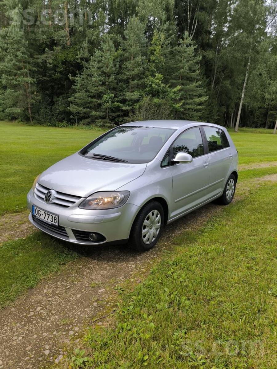 Pelēks Volkswagen Golf Plus 2005 Ogre, ar dzinēja tilpumu 1.60 L un nobraukumu 256 tūkst. km par 2886 €, foto 1 vietnē AUTOMOTO.COM.LV