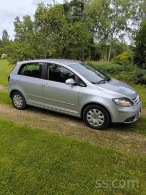 Pelēks Volkswagen Golf Plus 2005 Ogre, ar dzinēja tilpumu 1.60 L un nobraukumu 256 tūkst. km par 2886 €, foto 3 vietnē AUTOMOTO.COM.LV