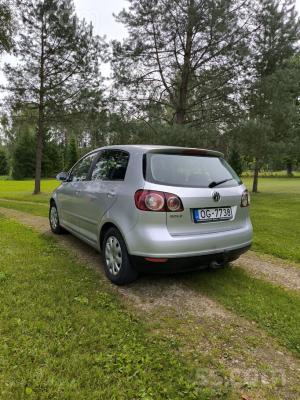 Pelēks Volkswagen Golf Plus 2005 Ogre, ar dzinēja tilpumu 1.60 L un nobraukumu 256 tūkst. km par 2886 €, foto 4 vietnē AUTOMOTO.COM.LV