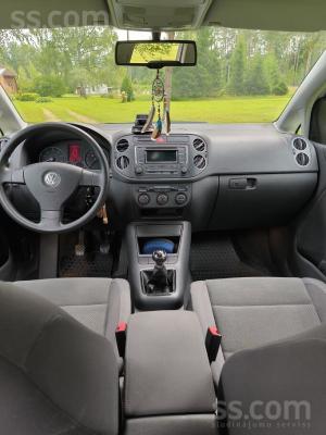 Pelēks Volkswagen Golf Plus 2005 Ogre, ar dzinēja tilpumu 1.60 L un nobraukumu 256 tūkst. km par 2886 €, foto 5 vietnē AUTOMOTO.COM.LV