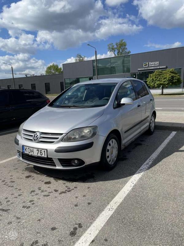 Grey Volkswagen Golf Plus 2005 in Vilnius, with an engine capacity of 1.60 L and mileage of 255 thousand km for 1300 €, photo 3 on AUTOMOTO.COM.LV