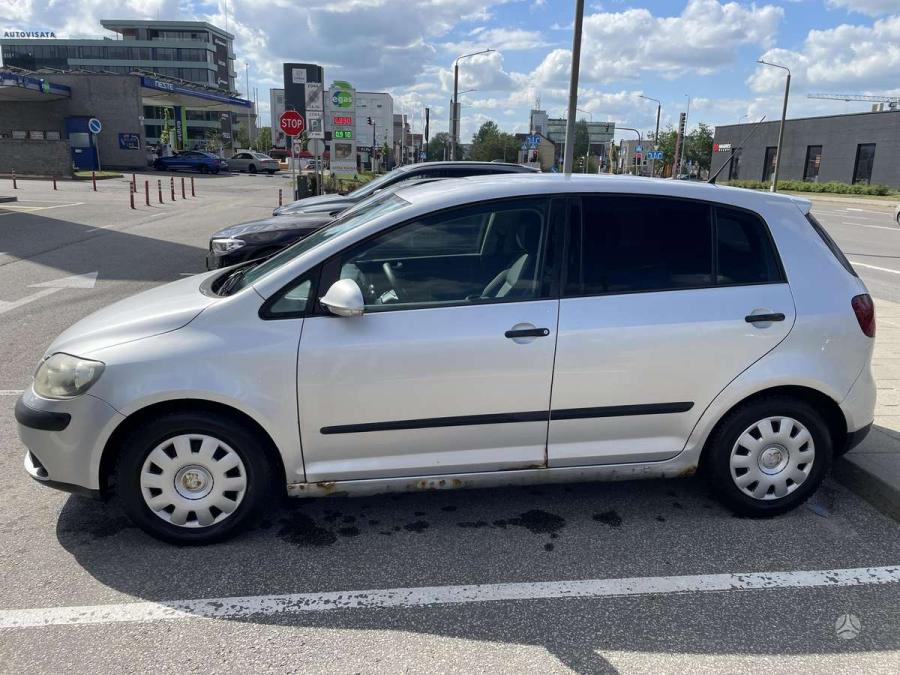 Grey Volkswagen Golf Plus 2005 in Vilnius, with an engine capacity of 1.60 L and mileage of 255 thousand km for 1300 €, photo 4 on AUTOMOTO.COM.LV