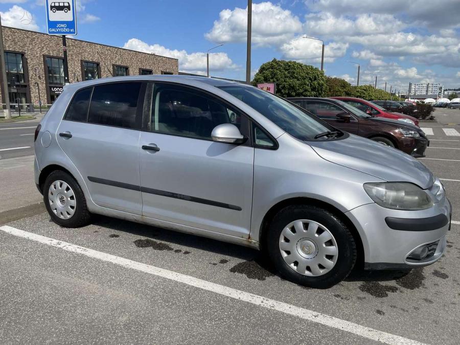Grey Volkswagen Golf Plus 2005 in Vilnius, with an engine capacity of 1.60 L and mileage of 255 thousand km for 1300 €, photo 6 on AUTOMOTO.COM.LV