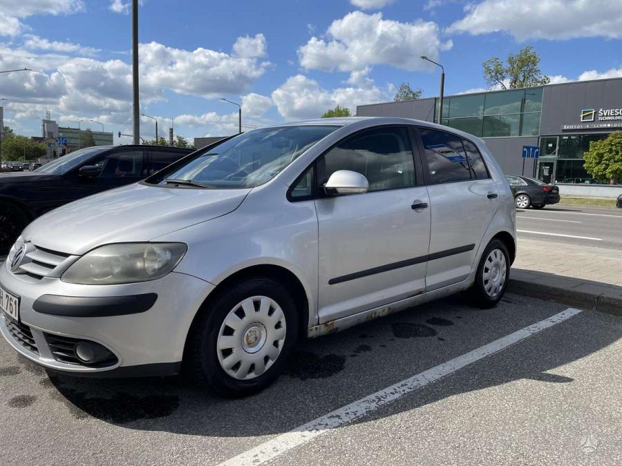 Grey Volkswagen Golf Plus 2005 in Vilnius, with an engine capacity of 1.60 L and mileage of 255 thousand km for 1300 €, photo 8 on AUTOMOTO.COM.LV