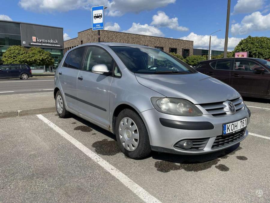 Grey Volkswagen Golf Plus 2005 in Vilnius, with an engine capacity of 1.60 L and mileage of 255 thousand km for 1300 €, photo 9 on AUTOMOTO.COM.LV