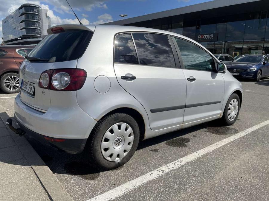 Grey Volkswagen Golf Plus 2005 in Vilnius, with an engine capacity of 1.60 L and mileage of 255 thousand km for 1300 €, photo 10 on AUTOMOTO.COM.LV