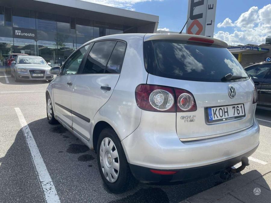 Grey Volkswagen Golf Plus 2005 in Vilnius, with an engine capacity of 1.60 L and mileage of 255 thousand km for 1300 €, photo 11 on AUTOMOTO.COM.LV