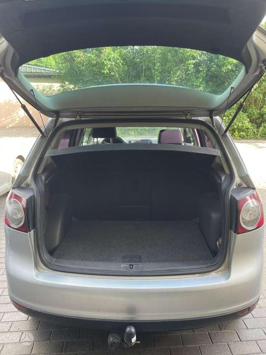 Grey Volkswagen Golf Plus 2005 in Vilnius, with an engine capacity of 1.60 L and mileage of 255 thousand km for 1300 €, photo 12 on AUTOMOTO.COM.LV