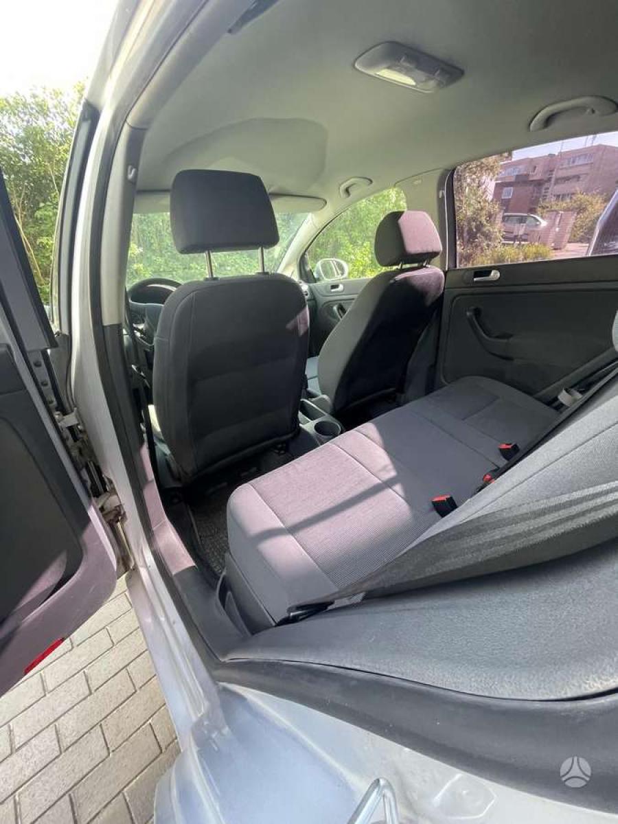 Grey Volkswagen Golf Plus 2005 in Vilnius, with an engine capacity of 1.60 L and mileage of 255 thousand km for 1300 €, photo 13 on AUTOMOTO.COM.LV