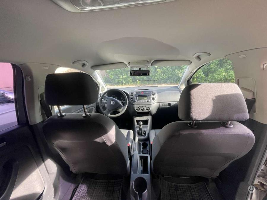 Grey Volkswagen Golf Plus 2005 in Vilnius, with an engine capacity of 1.60 L and mileage of 255 thousand km for 1300 €, photo 17 on AUTOMOTO.COM.LV