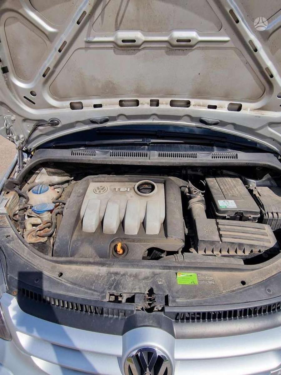 Grey Volkswagen Golf Plus 2005 in Siauliai, with an engine capacity of 1.90 L and mileage of 280 thousand km for 1600 €, photo 14 on AUTOMOTO.COM.LV