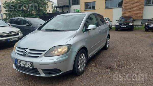 Pelēks Volkswagen Golf Plus 2005 Daugavpils, ar dzinēja tilpumu 2.00 L un nobraukumu 0 tūkst. km par 2250 €, foto 1 vietnē AUTOMOTO.COM.LV