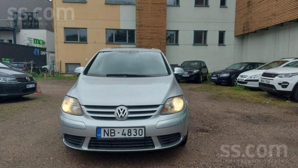 Pelēks Volkswagen Golf Plus 2005 Daugavpils, ar dzinēja tilpumu 2.00 L un nobraukumu 0 tūkst. km par 2250 €, foto 3 vietnē AUTOMOTO.COM.LV