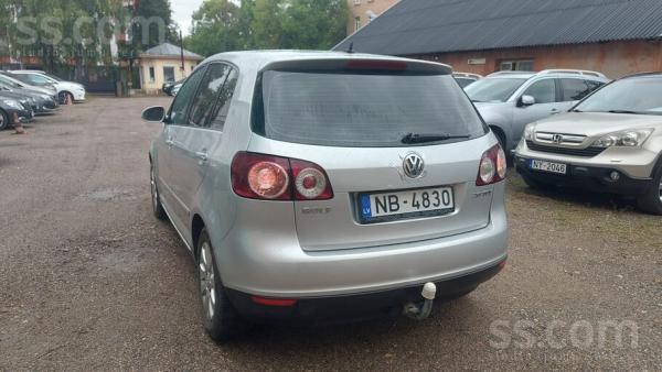 Pelēks Volkswagen Golf Plus 2005 Daugavpils, ar dzinēja tilpumu 2.00 L un nobraukumu 0 tūkst. km par 2250 €, foto 9 vietnē AUTOMOTO.COM.LV