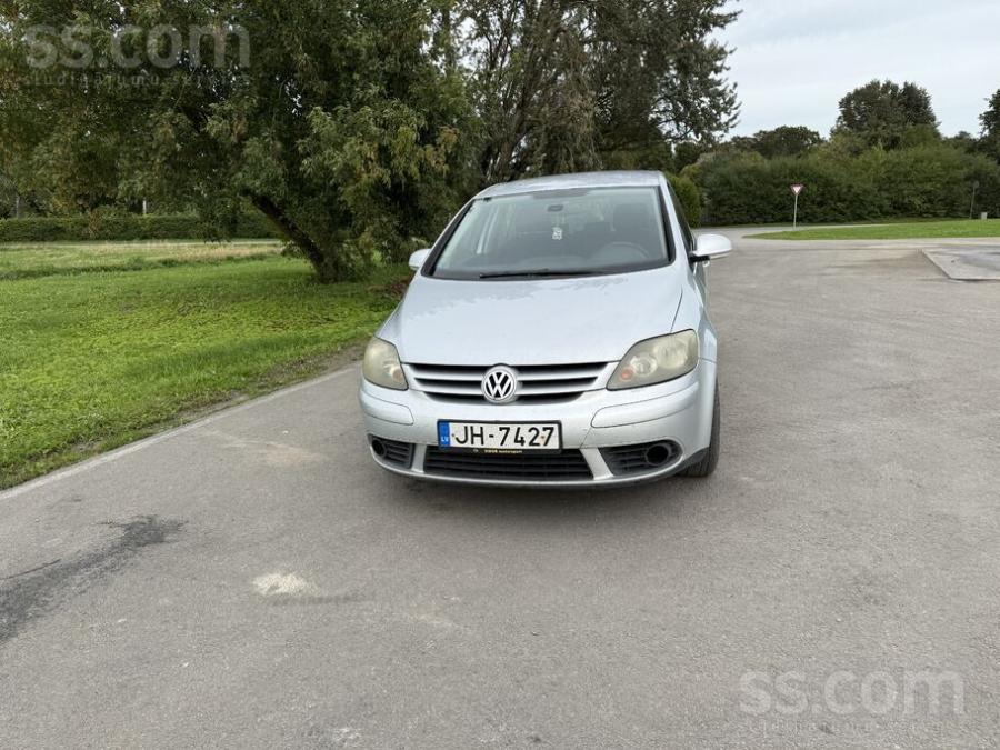 Grey Volkswagen Golf Plus 2005 in Bauska, with an engine capacity of 1.90 L and mileage of 391 thousand km for 1290 €, photo 1 on AUTOMOTO.COM.LV
