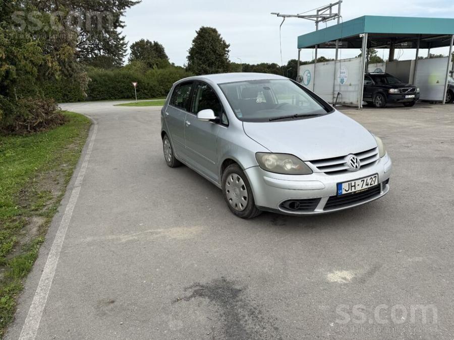 Grey Volkswagen Golf Plus 2005 in Bauska, with an engine capacity of 1.90 L and mileage of 391 thousand km for 1290 €, photo 3 on AUTOMOTO.COM.LV