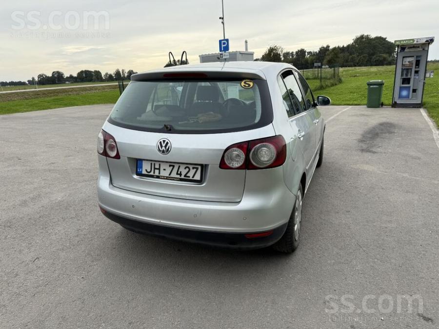 Grey Volkswagen Golf Plus 2005 in Bauska, with an engine capacity of 1.90 L and mileage of 391 thousand km for 1290 €, photo 4 on AUTOMOTO.COM.LV