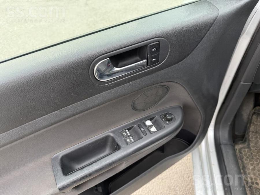 Grey Volkswagen Golf Plus 2005 in Bauska, with an engine capacity of 1.90 L and mileage of 391 thousand km for 1290 €, photo 7 on AUTOMOTO.COM.LV