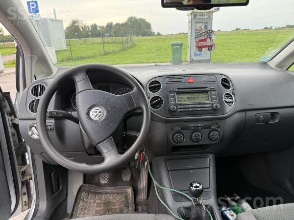 Pelēks Volkswagen Golf Plus 2005 Bauska, ar dzinēja tilpumu 1.90 L un nobraukumu 391 tūkst. km par 1290 €, foto 5 vietnē AUTOMOTO.COM.LV