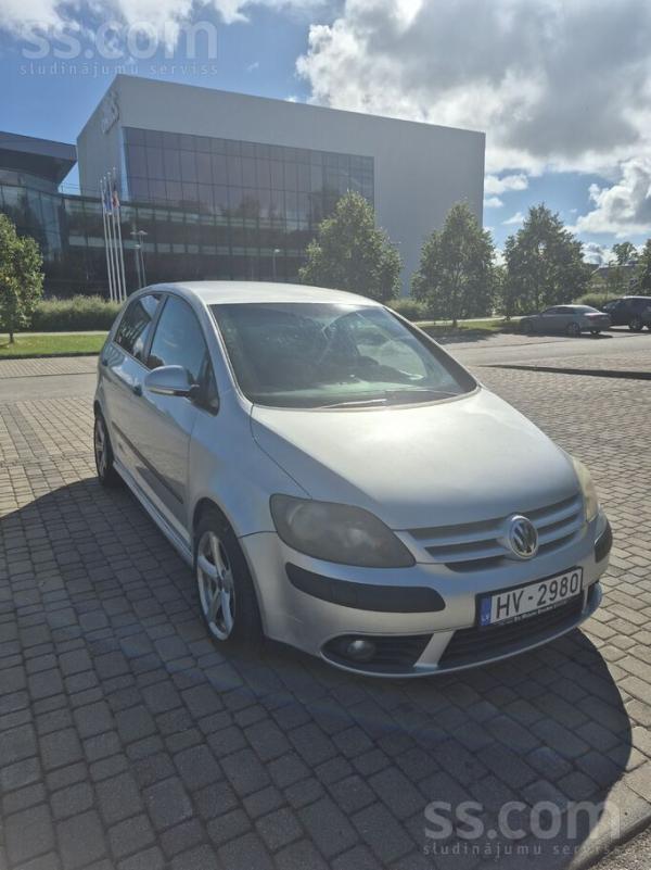 Grey Volkswagen Golf Plus 2005 in Rezekne, with an engine capacity of 1.90 L and mileage of 370 thousand km for 1550 €, photo 3 on AUTOMOTO.COM.LV