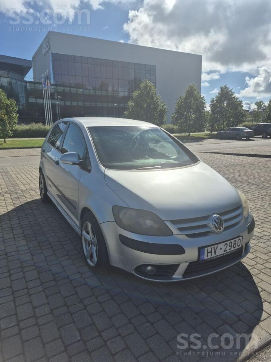 Pelēks Volkswagen Golf Plus 2005 Rēzekne, ar dzinēja tilpumu 1.90 L un nobraukumu 370 tūkst. km par 1550 €, foto 3 vietnē AUTOMOTO.COM.LV