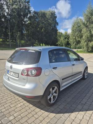 Pelēks Volkswagen Golf Plus 2005 Rēzekne, ar dzinēja tilpumu 1.90 L un nobraukumu 370 tūkst. km par 1550 €, foto 4 vietnē AUTOMOTO.COM.LV