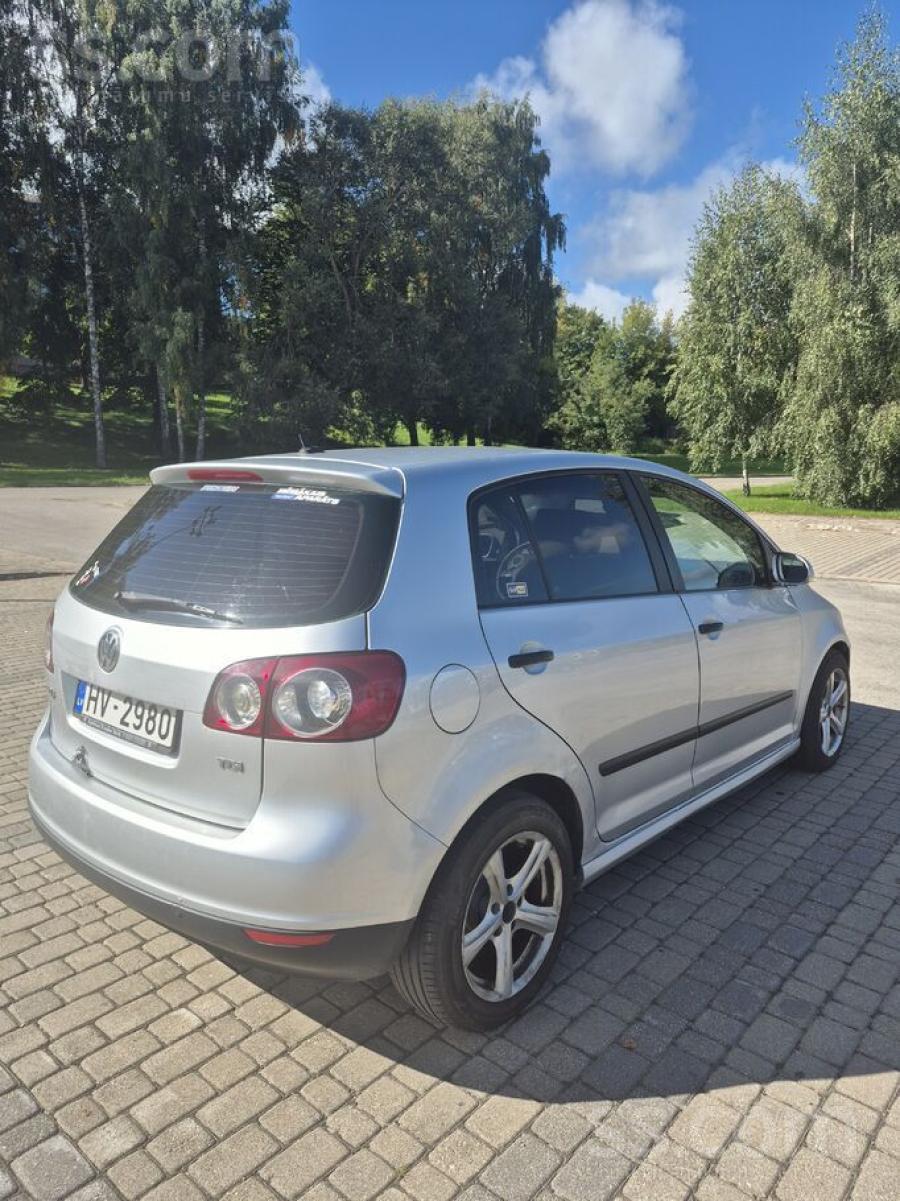 Pelēks Volkswagen Golf Plus 2005 Rēzekne, ar dzinēja tilpumu 1.90 L un nobraukumu 370 tūkst. km par 1550 €, foto 4 vietnē AUTOMOTO.COM.LV