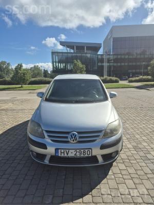 Pelēks Volkswagen Golf Plus 2005 Rēzekne, ar dzinēja tilpumu 1.90 L un nobraukumu 370 tūkst. km par 1550 €, foto 7 vietnē AUTOMOTO.COM.LV