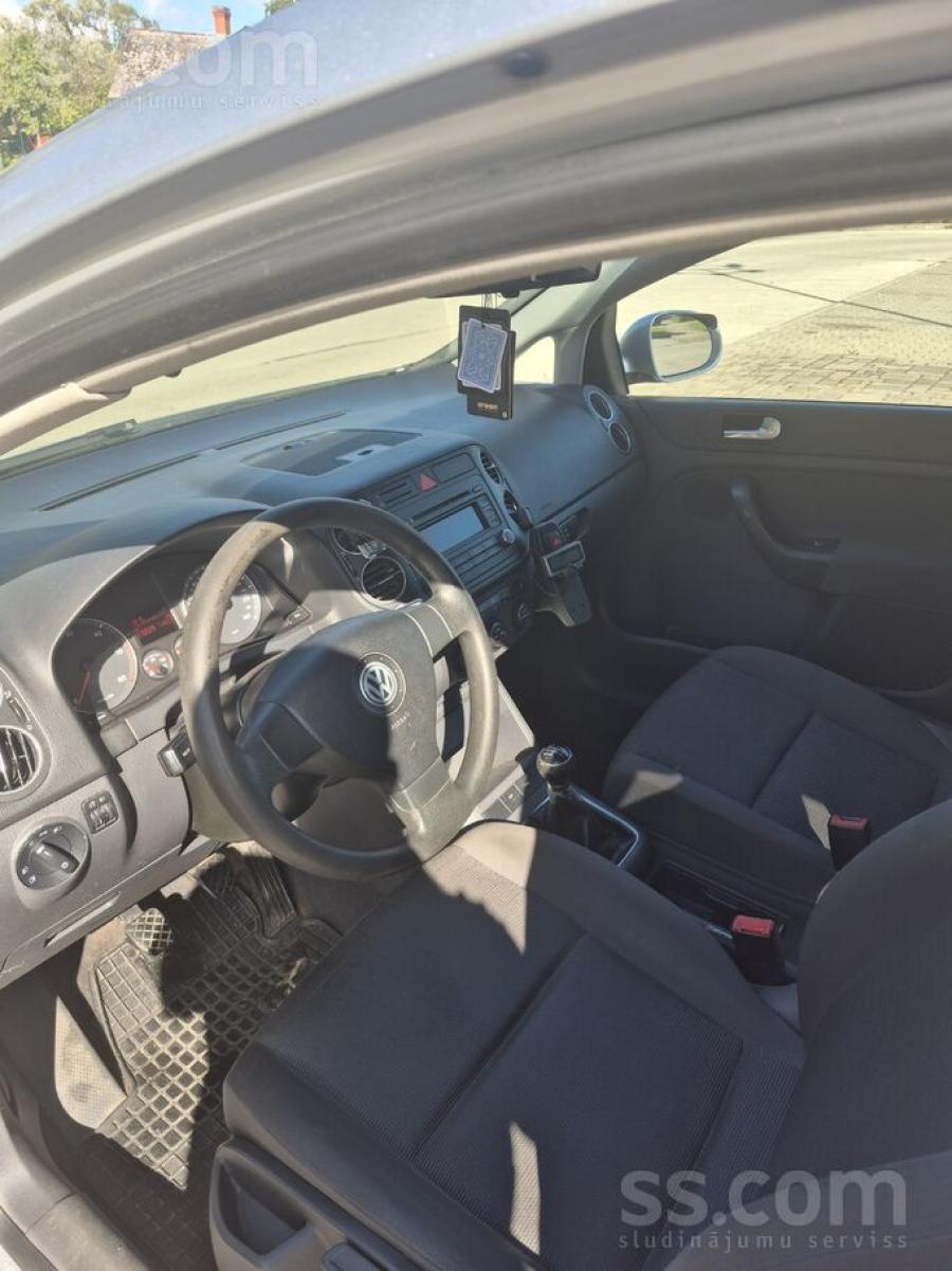 Pelēks Volkswagen Golf Plus 2005 Rēzekne, ar dzinēja tilpumu 1.90 L un nobraukumu 370 tūkst. km par 1550 €, foto 8 vietnē AUTOMOTO.COM.LV
