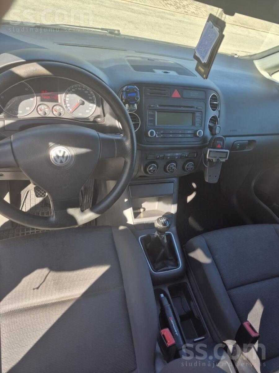 Pelēks Volkswagen Golf Plus 2005 Rēzekne, ar dzinēja tilpumu 1.90 L un nobraukumu 370 tūkst. km par 1550 €, foto 14 vietnē AUTOMOTO.COM.LV
