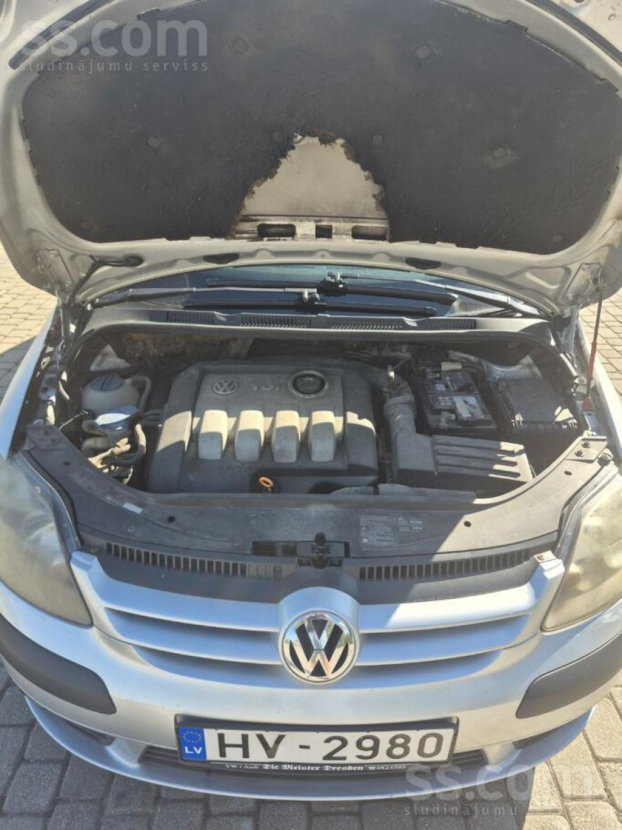 Pelēks Volkswagen Golf Plus 2005 Rēzekne, ar dzinēja tilpumu 1.90 L un nobraukumu 370 tūkst. km par 1550 €, foto 15 vietnē AUTOMOTO.COM.LV