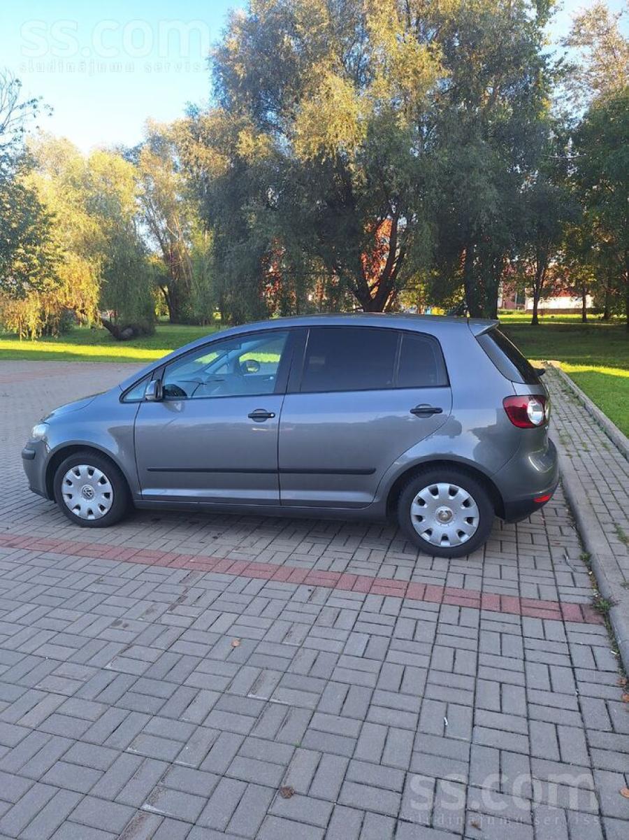 Pelēks Volkswagen Golf Plus 2005 Jelgava, ar dzinēja tilpumu 1.90 L un nobraukumu 169 tūkst. km par 3250 €, foto 1 vietnē AUTOMOTO.COM.LV