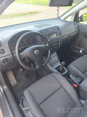 Pelēks Volkswagen Golf Plus 2005 Jelgava, ar dzinēja tilpumu 1.90 L un nobraukumu 169 tūkst. km par 3250 €, foto 4 vietnē AUTOMOTO.COM.LV
